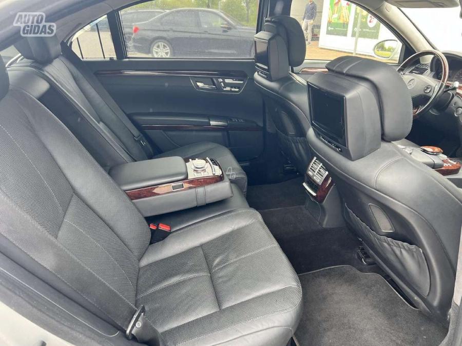 Pelēks Mercedes-Benz s-600 2006 Panevēža, ar dzinēja tilpumu 5.50 L un nobraukumu 266 tūkst. km par 8999 €, foto 33 vietnē AUTOMOTO.COM.LV