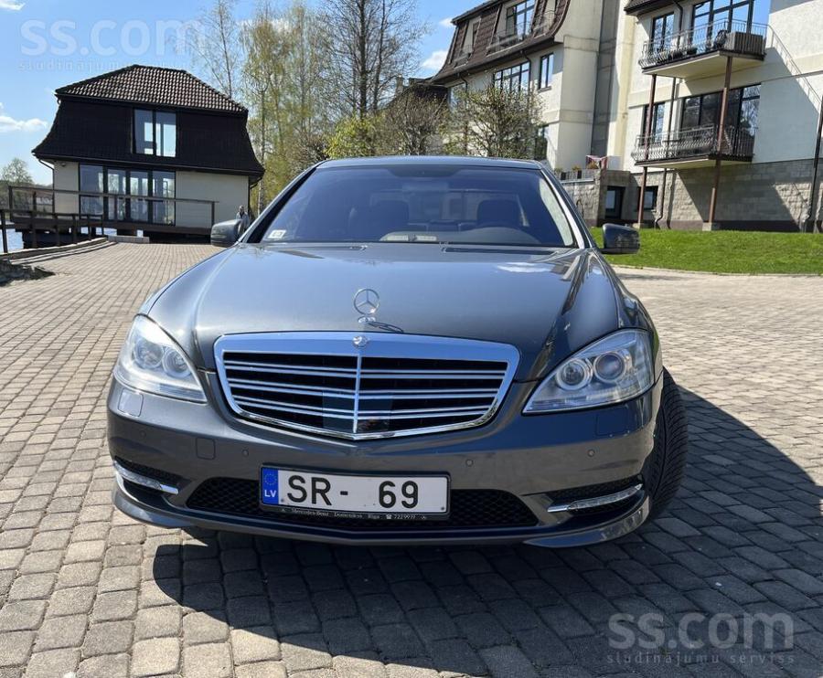 Grey Mercedes-Benz s-600 2006 in Riga, with an engine capacity of 5.50 L and mileage of 140 thousand km for 17500 €, photo 3 on AUTOMOTO.COM.LV