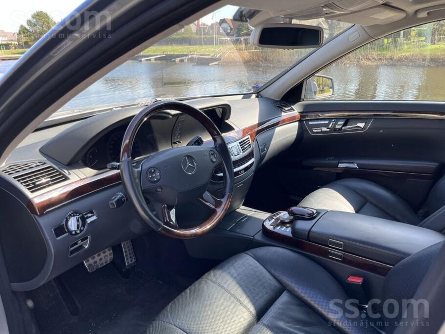 Grey Mercedes-Benz s-600 2006 in Riga, with an engine capacity of 5.50 L and mileage of 140 thousand km for 17500 €, photo 6 on AUTOMOTO.COM.LV