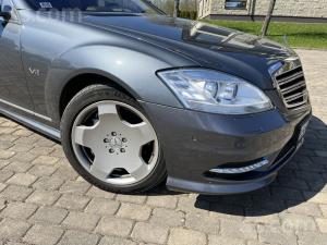 Grey Mercedes-Benz s-600 2006 in Riga, with an engine capacity of 5.50 L and mileage of 140 thousand km for 17500 €, photo 10 on AUTOMOTO.COM.LV
