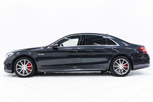 Black Mercedes-Benz s-63-amg 2018 in Tallinn, with an engine capacity of 4.00 L and mileage of 57 thousand km for 78000 €, photo 5 on AUTOMOTO.COM.LV