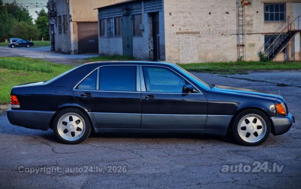 Black Mercedes-Benz S-Class 1991 in Tallinn, with an engine capacity of 3.20 L and mileage of 330 thousand km for 11000 €, photo 6 on AUTOMOTO.COM.LV