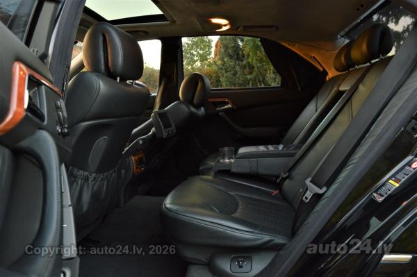 Black Mercedes-Benz S-Class 2003 in Viljandi, with an engine capacity of 5.40 L and mileage of 0 thousand km for 10990 €, photo 9 on AUTOMOTO.COM.LV
