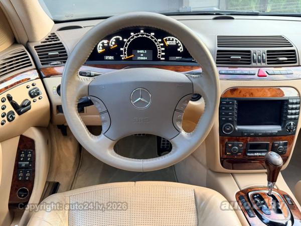 Melns Mercedes-Benz S-Class 2004 Tartu, ar dzinēja tilpumu 5.40 L un nobraukumu 259 tūkst. km par 15500 €, foto 10 vietnē AUTOMOTO.COM.LV