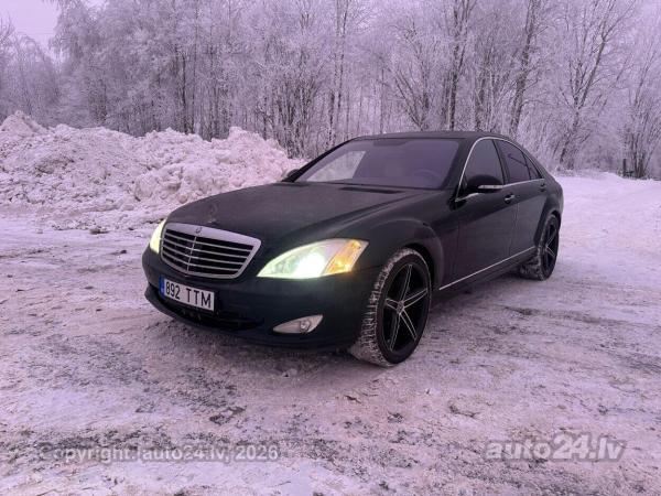 Melns Mercedes-Benz S-Class 2005 Tallina, ar dzinēja tilpumu 5.50 L un nobraukumu 278 tūkst. km par 6500 €, foto 1 vietnē AUTOMOTO.COM.LV