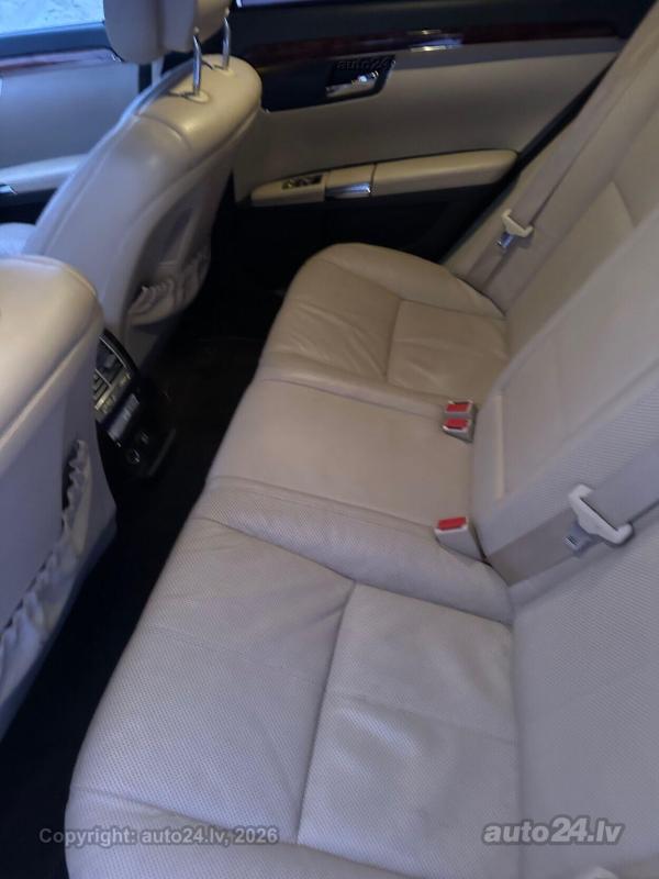 Melns Mercedes-Benz S-Class 2005 Tallina, ar dzinēja tilpumu 5.50 L un nobraukumu 278 tūkst. km par 6500 €, foto 11 vietnē AUTOMOTO.COM.LV