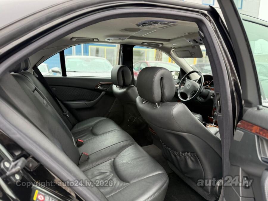 Melns Mercedes-Benz S-Class 2005 Tallina, ar dzinēja tilpumu 3.20 L un nobraukumu 118 tūkst. km par 8999 €, foto 10 vietnē AUTOMOTO.COM.LV