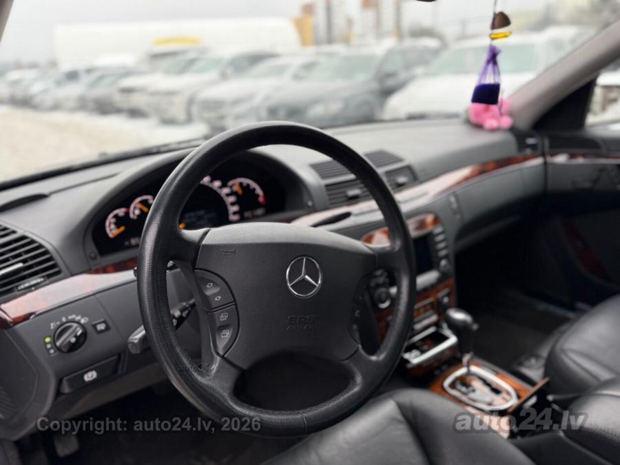 Melns Mercedes-Benz S-Class 2005 Tallina, ar dzinēja tilpumu 3.20 L un nobraukumu 118 tūkst. km par 8999 €, foto 14 vietnē AUTOMOTO.COM.LV