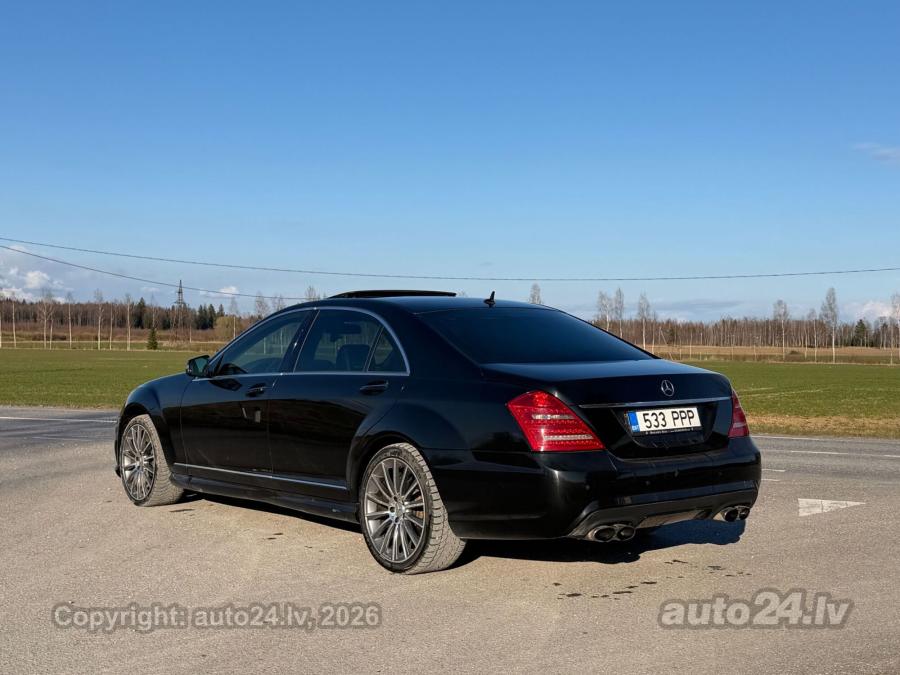Melns Mercedes-Benz S-Class 2006 Mustvē, ar dzinēja tilpumu 3.00 L un nobraukumu 381 tūkst. km par 5499 €, foto 5 vietnē AUTOMOTO.COM.LV