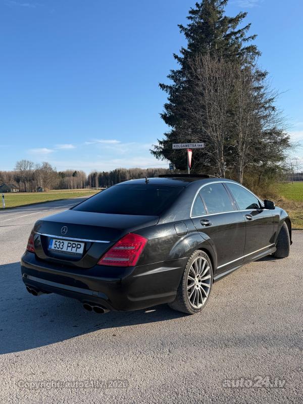 Melns Mercedes-Benz S-Class 2006 Mustvē, ar dzinēja tilpumu 3.00 L un nobraukumu 381 tūkst. km par 5499 €, foto 8 vietnē AUTOMOTO.COM.LV