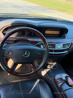 Melns Mercedes-Benz S-Class 2006 Mustvē, ar dzinēja tilpumu 3.00 L un nobraukumu 381 tūkst. km par 5499 €, foto 11 vietnē AUTOMOTO.COM.LV