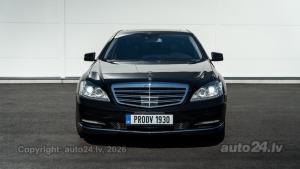 Melns Mercedes-Benz S-Class 2006 Tallina, ar dzinēja tilpumu 5.50 L un nobraukumu 88 tūkst. km par 22900 €, foto  vietnē AUTOMOTO.COM.LV