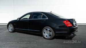 Black Mercedes-Benz S-Class 2006 in Tallinn, with an engine capacity of 5.50 L and mileage of 88 thousand km for 22900 €, photo 4 on AUTOMOTO.COM.LV