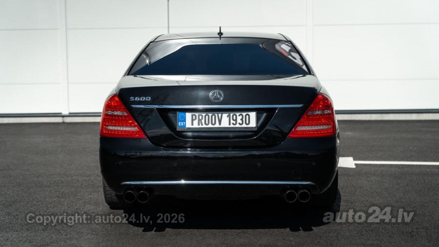 Black Mercedes-Benz S-Class 2006 in Tallinn, with an engine capacity of 5.50 L and mileage of 88 thousand km for 22900 €, photo 5 on AUTOMOTO.COM.LV