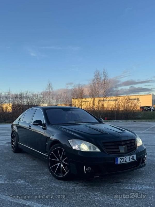 Melns Mercedes-Benz S-Class 2006 Tallina, ar dzinēja tilpumu 4.00 L un nobraukumu 302 tūkst. km par 12500 €, foto 1 vietnē AUTOMOTO.COM.LV