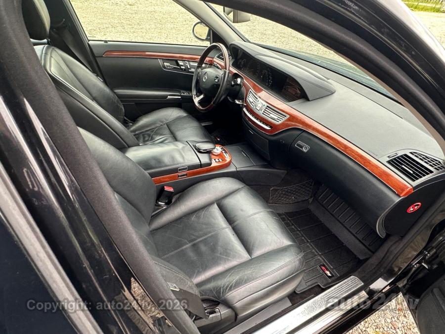 Melns Mercedes-Benz S-Class 2006 Valga, ar dzinēja tilpumu 3.00 L un nobraukumu 0 tūkst. km par 3500 €, foto 13 vietnē AUTOMOTO.COM.LV
