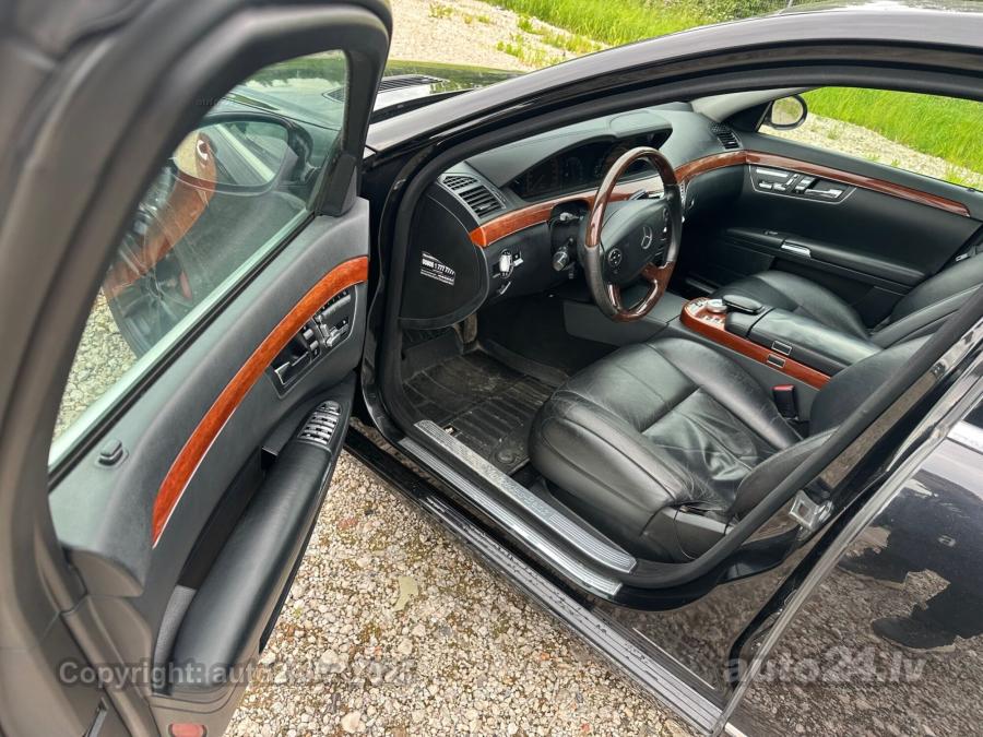 Melns Mercedes-Benz S-Class 2006 Valga, ar dzinēja tilpumu 3.00 L un nobraukumu 0 tūkst. km par 3500 €, foto 16 vietnē AUTOMOTO.COM.LV