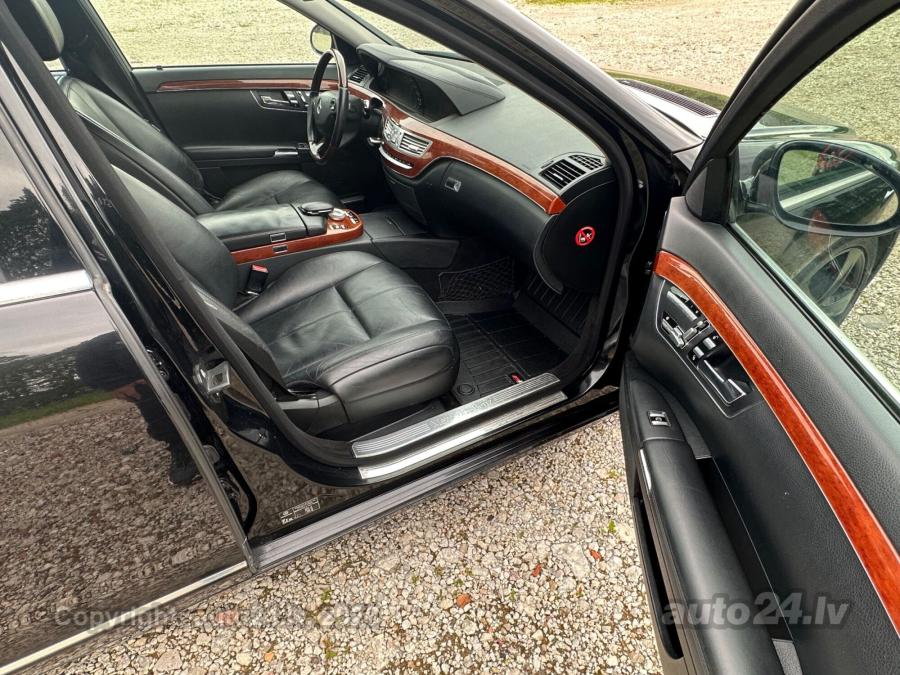 Melns Mercedes-Benz S-Class 2006 Valga, ar dzinēja tilpumu 3.00 L un nobraukumu 0 tūkst. km par 3500 €, foto 17 vietnē AUTOMOTO.COM.LV