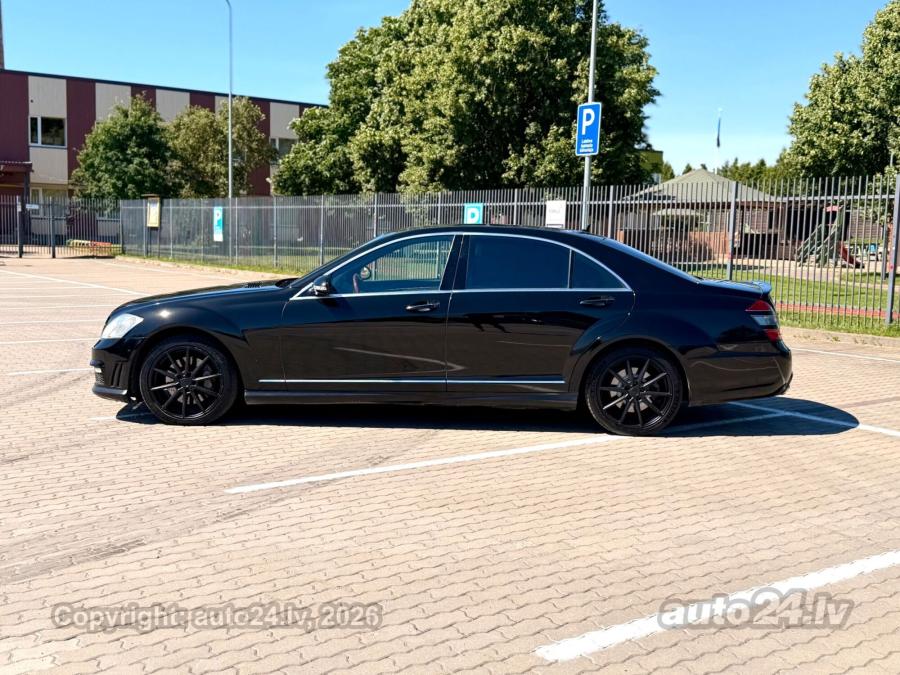 Melns Mercedes-Benz S-Class 2006 Tartu, ar dzinēja tilpumu 5.50 L un nobraukumu 332 tūkst. km par 7999 €, foto 5 vietnē AUTOMOTO.COM.LV