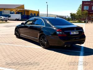 Melns Mercedes-Benz S-Class 2006 Tartu, ar dzinēja tilpumu 5.50 L un nobraukumu 332 tūkst. km par 7999 €, foto 6 vietnē AUTOMOTO.COM.LV
