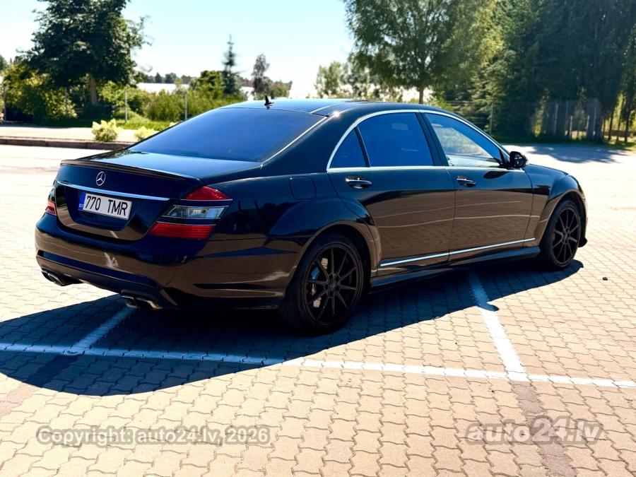 Melns Mercedes-Benz S-Class 2006 Tartu, ar dzinēja tilpumu 5.50 L un nobraukumu 332 tūkst. km par 7999 €, foto 7 vietnē AUTOMOTO.COM.LV