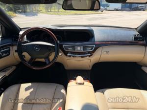Melns Mercedes-Benz S-Class 2006 Tartu, ar dzinēja tilpumu 5.50 L un nobraukumu 332 tūkst. km par 7999 €, foto 8 vietnē AUTOMOTO.COM.LV