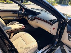 Melns Mercedes-Benz S-Class 2006 Tartu, ar dzinēja tilpumu 5.50 L un nobraukumu 332 tūkst. km par 7999 €, foto 9 vietnē AUTOMOTO.COM.LV