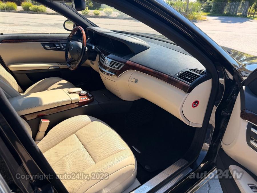 Melns Mercedes-Benz S-Class 2006 Tartu, ar dzinēja tilpumu 5.50 L un nobraukumu 332 tūkst. km par 7999 €, foto 9 vietnē AUTOMOTO.COM.LV