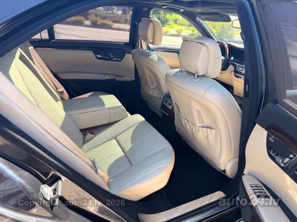 Black Mercedes-Benz S-Class 2006 in Tartu, with an engine capacity of 5.50 L and mileage of 332 thousand km for 7999 €, photo 10 on AUTOMOTO.COM.LV