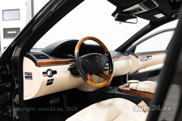 Melns Mercedes-Benz S-Class 2007 Tallina, ar dzinēja tilpumu 3.00 L un nobraukumu 344 tūkst. km par 8999 €, foto 11 vietnē AUTOMOTO.COM.LV