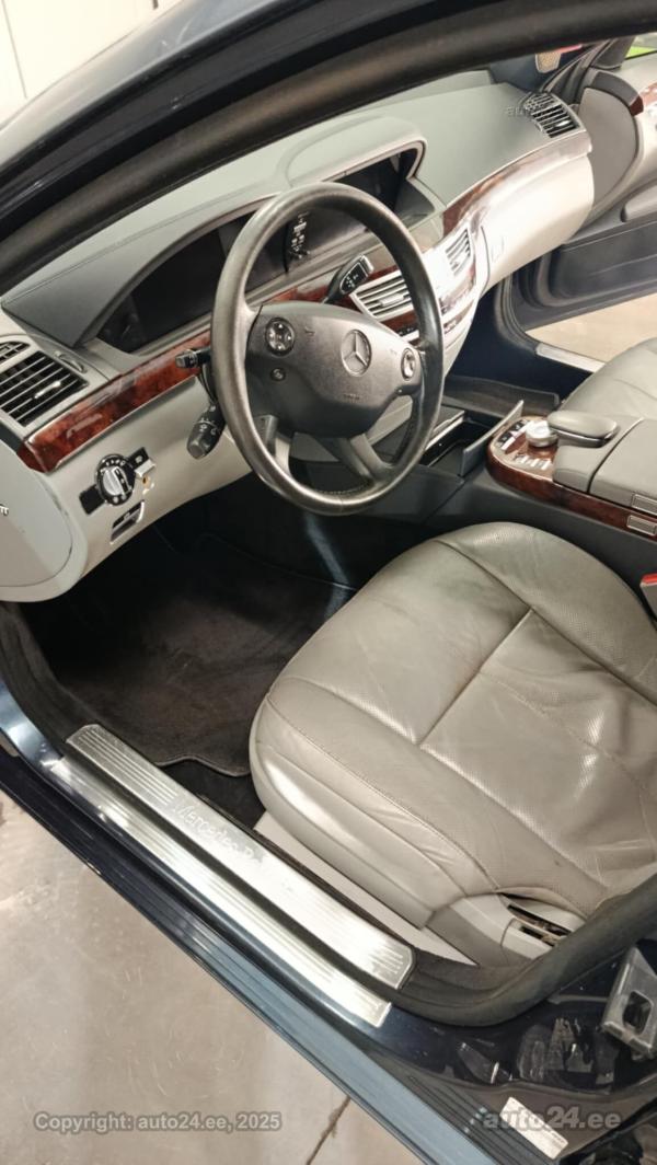 Black Mercedes-Benz S-Class 2007 in Parnu, with an engine capacity of 4.70 L and mileage of 354 thousand km for 4150 €, photo 11 on AUTOMOTO.COM.LV