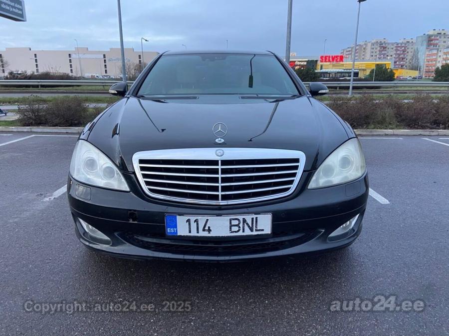 Black Mercedes-Benz S-Class 2007 in Tallinn, with an engine capacity of 3.00 L and mileage of 0 thousand km for 3499 €, photo 3 on AUTOMOTO.COM.LV