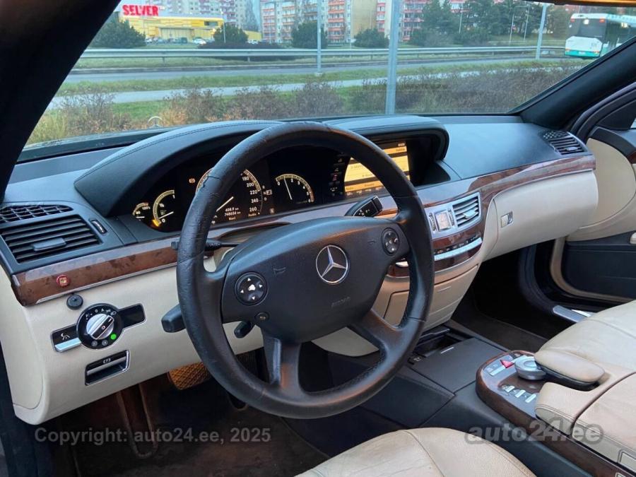 Black Mercedes-Benz S-Class 2007 in Tallinn, with an engine capacity of 3.00 L and mileage of 0 thousand km for 3499 €, photo 6 on AUTOMOTO.COM.LV