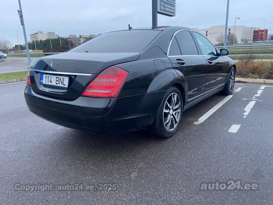Black Mercedes-Benz S-Class 2007 in Tallinn, with an engine capacity of 3.00 L and mileage of 0 thousand km for 3499 €, photo 7 on AUTOMOTO.COM.LV