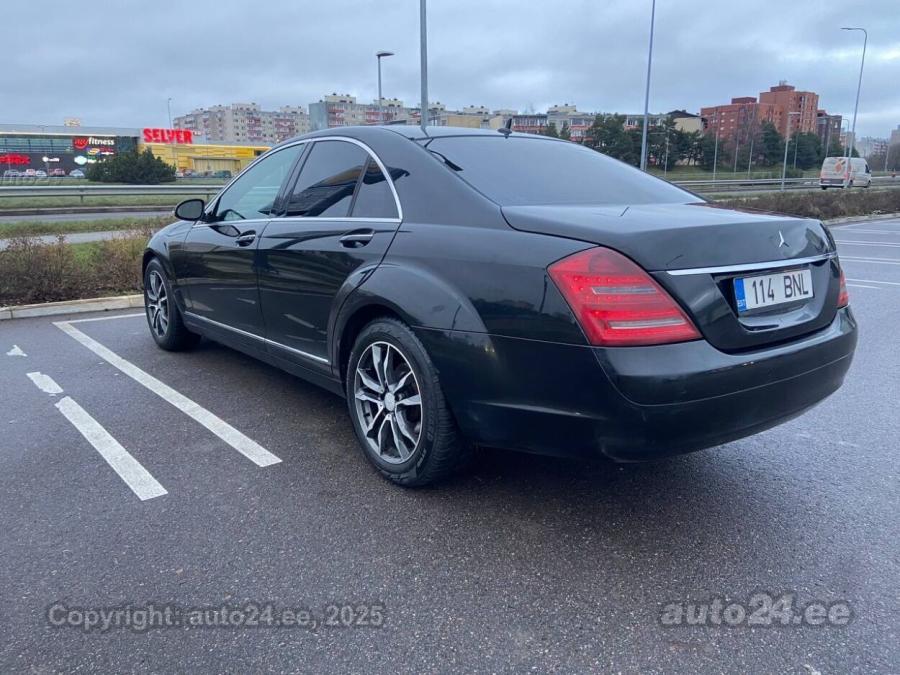 Black Mercedes-Benz S-Class 2007 in Tallinn, with an engine capacity of 3.00 L and mileage of 0 thousand km for 3499 €, photo 9 on AUTOMOTO.COM.LV