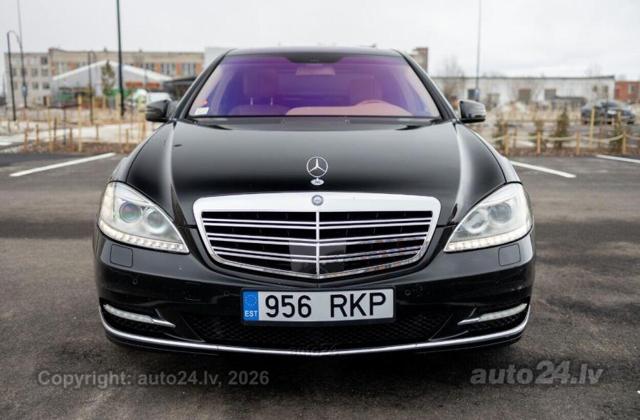 Melns Mercedes-Benz S-Class 2007 Tallina, ar dzinēja tilpumu 4.00 L un nobraukumu 380 tūkst. km par 7499 €, foto 2 vietnē AUTOMOTO.COM.LV