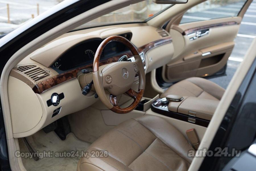 Melns Mercedes-Benz S-Class 2007 Tallina, ar dzinēja tilpumu 4.00 L un nobraukumu 380 tūkst. km par 7499 €, foto 13 vietnē AUTOMOTO.COM.LV