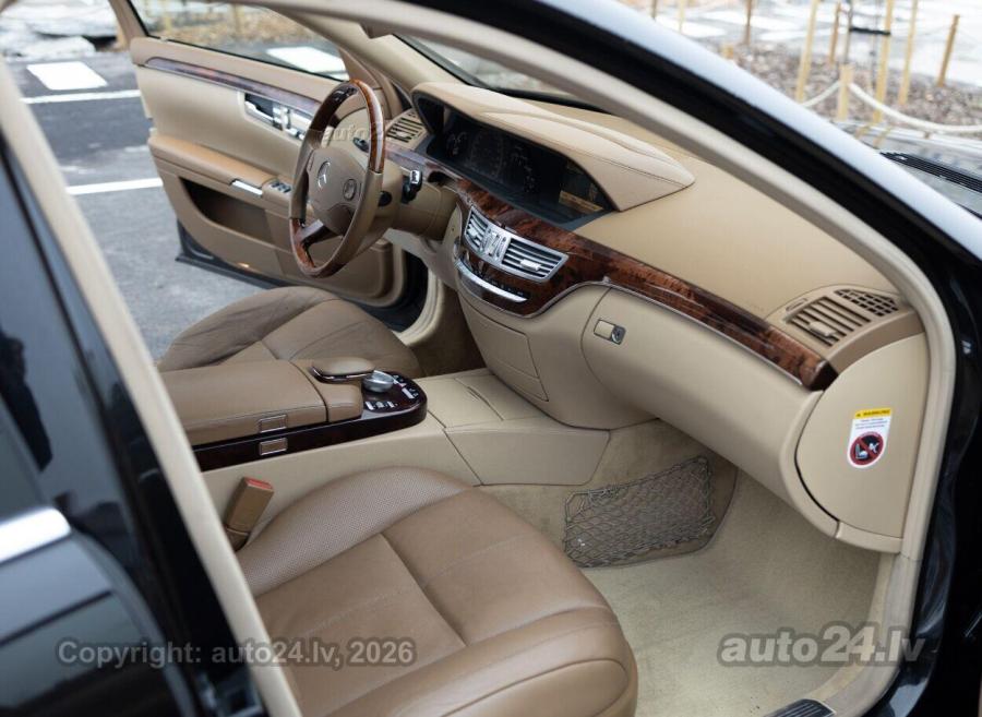 Melns Mercedes-Benz S-Class 2007 Tallina, ar dzinēja tilpumu 4.00 L un nobraukumu 380 tūkst. km par 7499 €, foto 15 vietnē AUTOMOTO.COM.LV