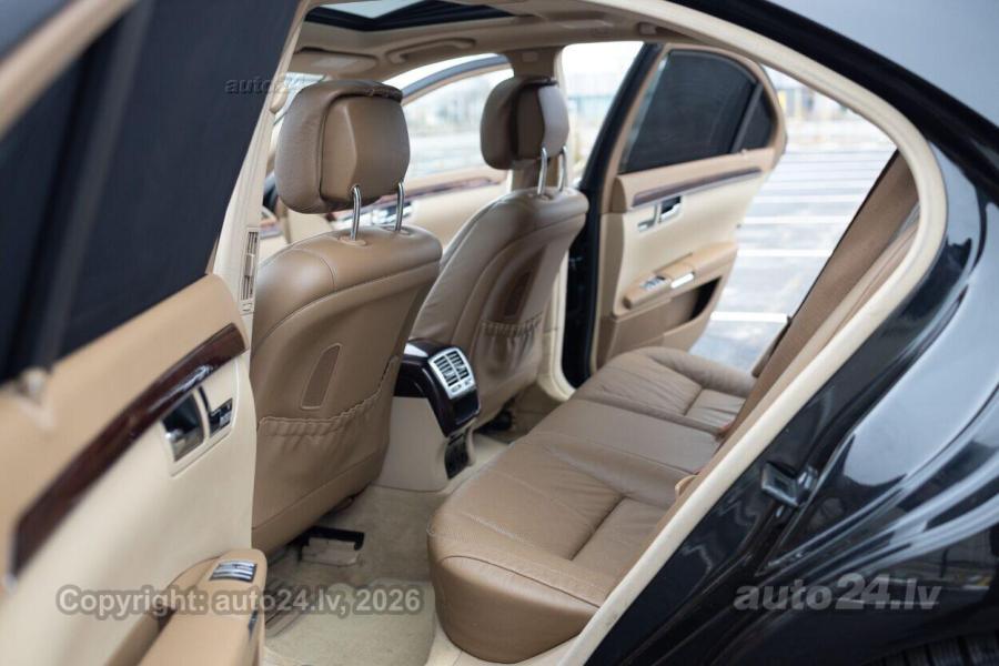 Melns Mercedes-Benz S-Class 2007 Tallina, ar dzinēja tilpumu 4.00 L un nobraukumu 380 tūkst. km par 7499 €, foto 22 vietnē AUTOMOTO.COM.LV