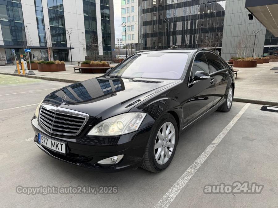 Black Mercedes-Benz S-Class 2007 in Tallinn, with an engine capacity of 5.50 L and mileage of 256 thousand km for 11900 €, photo 1 on AUTOMOTO.COM.LV