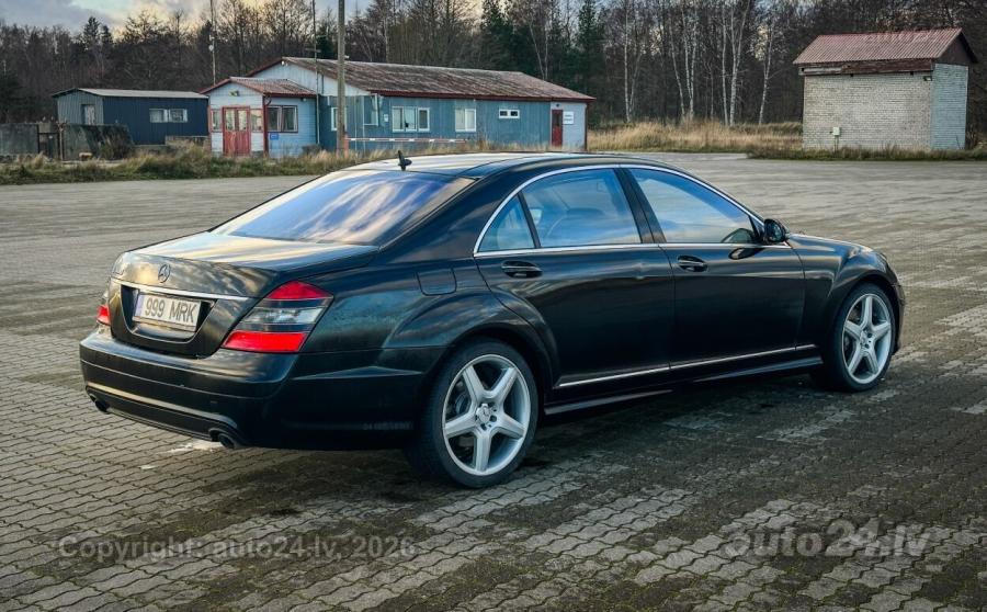Black Mercedes-Benz S-Class 2007 in Kardla, with an engine capacity of 5.50 L and mileage of 207 thousand km for 11499 €, photo 4 on AUTOMOTO.COM.LV