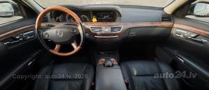 Black Mercedes-Benz S-Class 2007 in Kardla, with an engine capacity of 5.50 L and mileage of 207 thousand km for 11499 €, photo 7 on AUTOMOTO.COM.LV