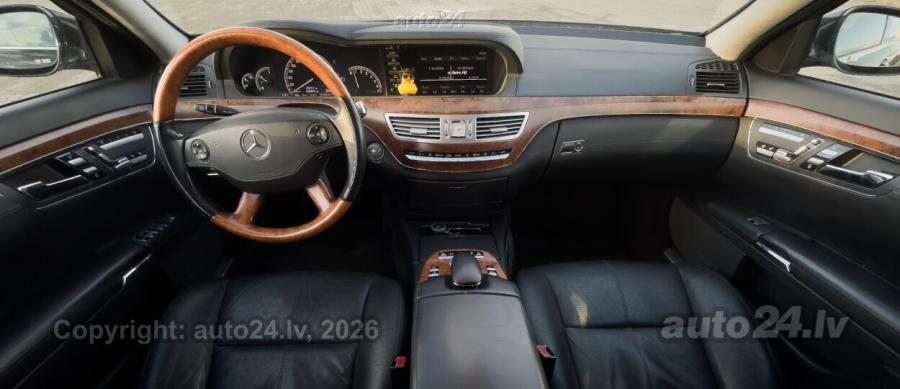 Black Mercedes-Benz S-Class 2007 in Kardla, with an engine capacity of 5.50 L and mileage of 207 thousand km for 11499 €, photo 7 on AUTOMOTO.COM.LV
