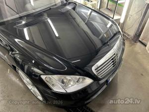 Black Mercedes-Benz S-Class 2007 in Kardla, with an engine capacity of 5.50 L and mileage of 207 thousand km for 11499 €, photo 10 on AUTOMOTO.COM.LV