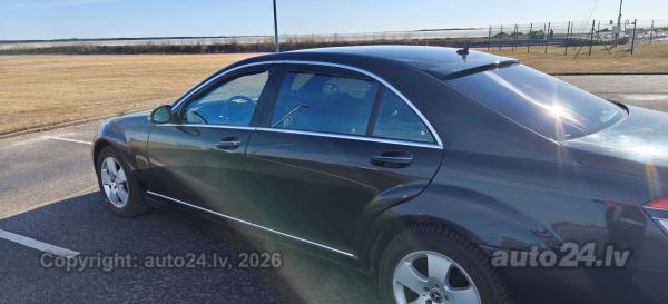 Melns Mercedes-Benz S-Class 2007 Tallina, ar dzinēja tilpumu 5.50 L un nobraukumu 306 tūkst. km par 7500 €, foto 4 vietnē AUTOMOTO.COM.LV