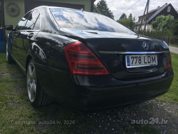 Melns Mercedes-Benz S-Class 2007 Tallina, ar dzinēja tilpumu 3.00 L un nobraukumu 353 tūkst. km par 9990 €, foto 3 vietnē AUTOMOTO.COM.LV