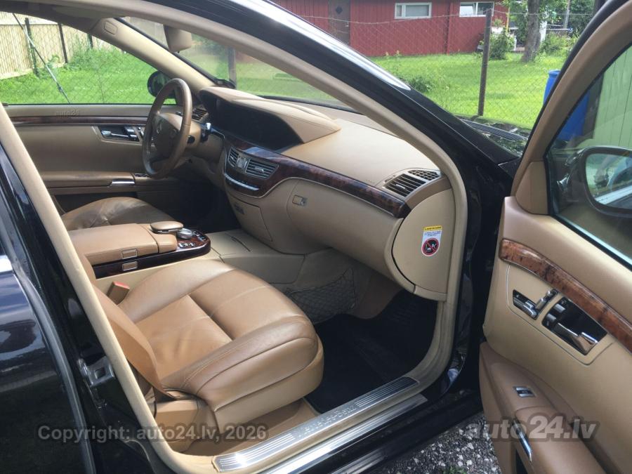Melns Mercedes-Benz S-Class 2007 Tallina, ar dzinēja tilpumu 3.00 L un nobraukumu 353 tūkst. km par 9990 €, foto 7 vietnē AUTOMOTO.COM.LV