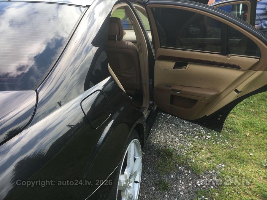 Melns Mercedes-Benz S-Class 2007 Tallina, ar dzinēja tilpumu 3.00 L un nobraukumu 353 tūkst. km par 9990 €, foto 11 vietnē AUTOMOTO.COM.LV