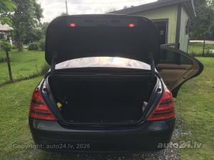 Melns Mercedes-Benz S-Class 2007 Tallina, ar dzinēja tilpumu 3.00 L un nobraukumu 353 tūkst. km par 9990 €, foto 12 vietnē AUTOMOTO.COM.LV