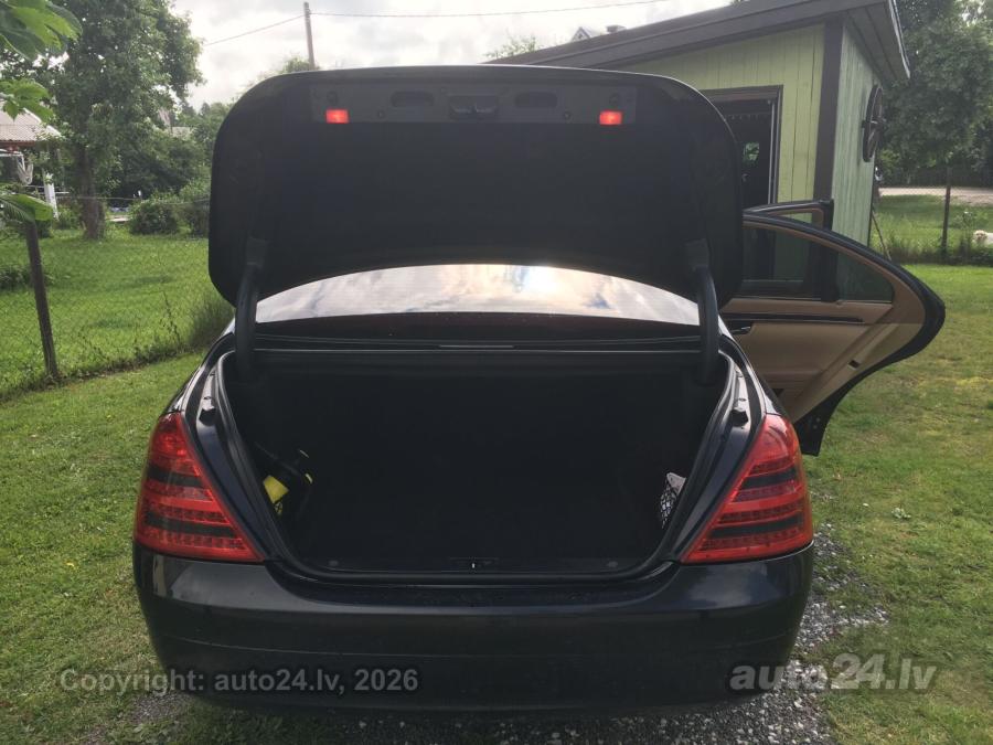 Melns Mercedes-Benz S-Class 2007 Tallina, ar dzinēja tilpumu 3.00 L un nobraukumu 353 tūkst. km par 9990 €, foto 12 vietnē AUTOMOTO.COM.LV
